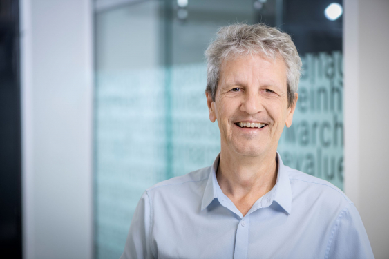 Peter Goern - Hodgkison